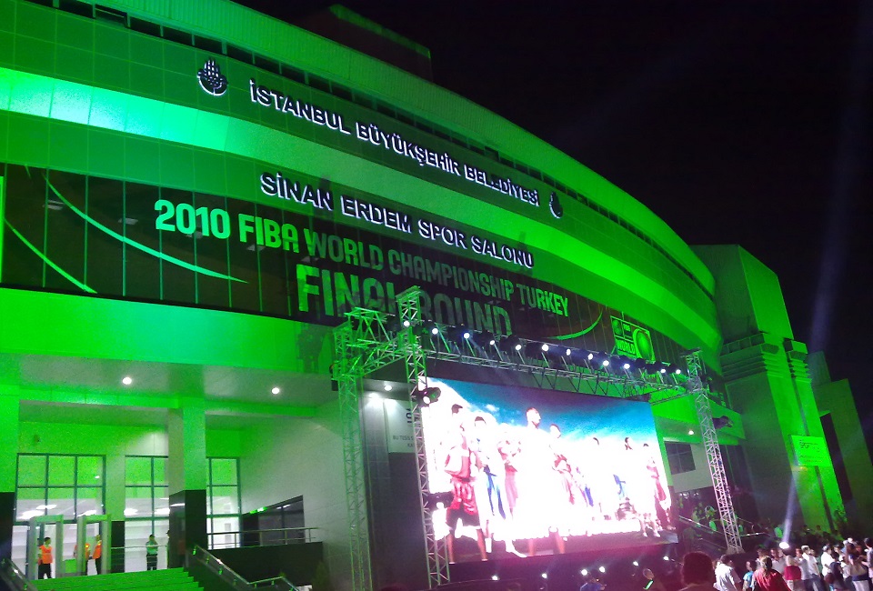 Sinan Erdem Arena, l'esterno - Solid Renner