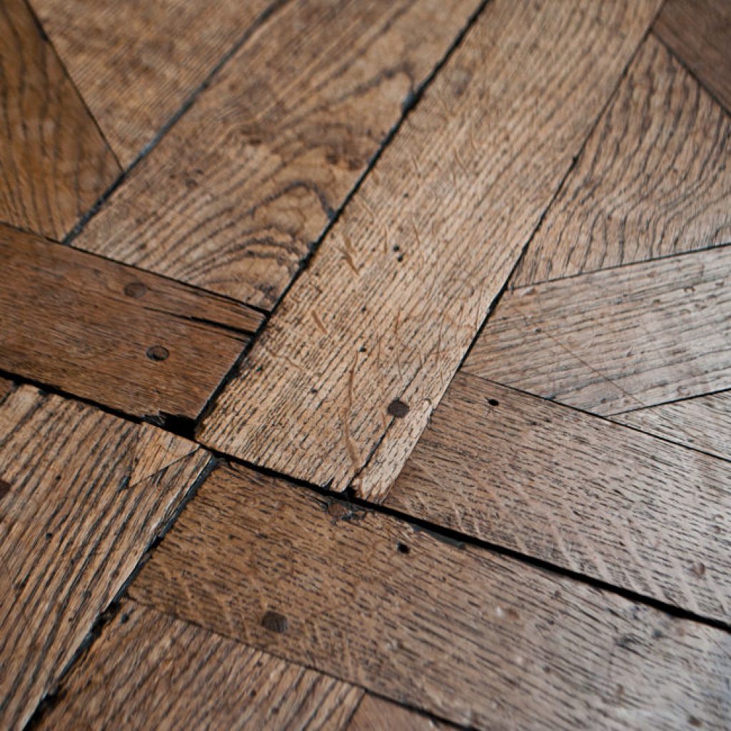 La posa del parquet inchiodato - Solid Renner