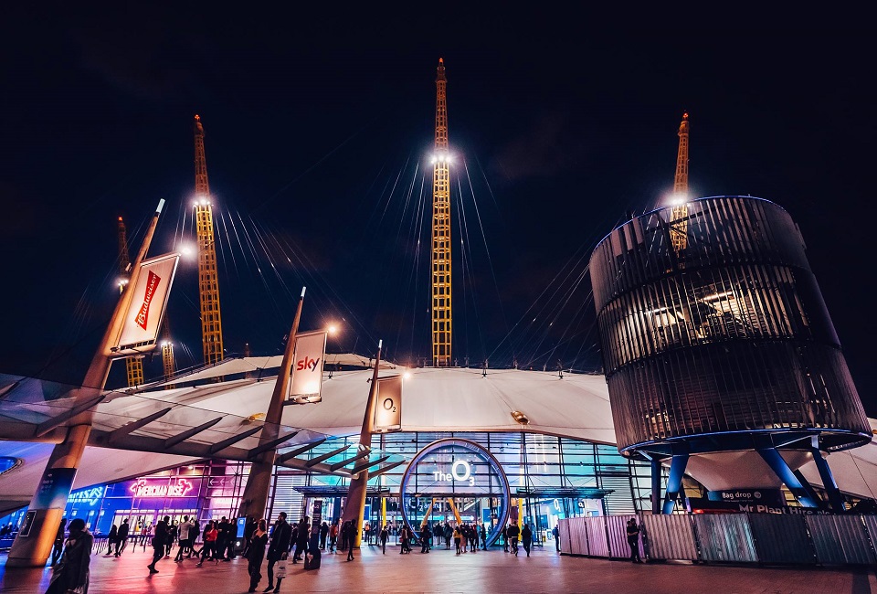 L'esterno dell'arena O2 - Solid Renner